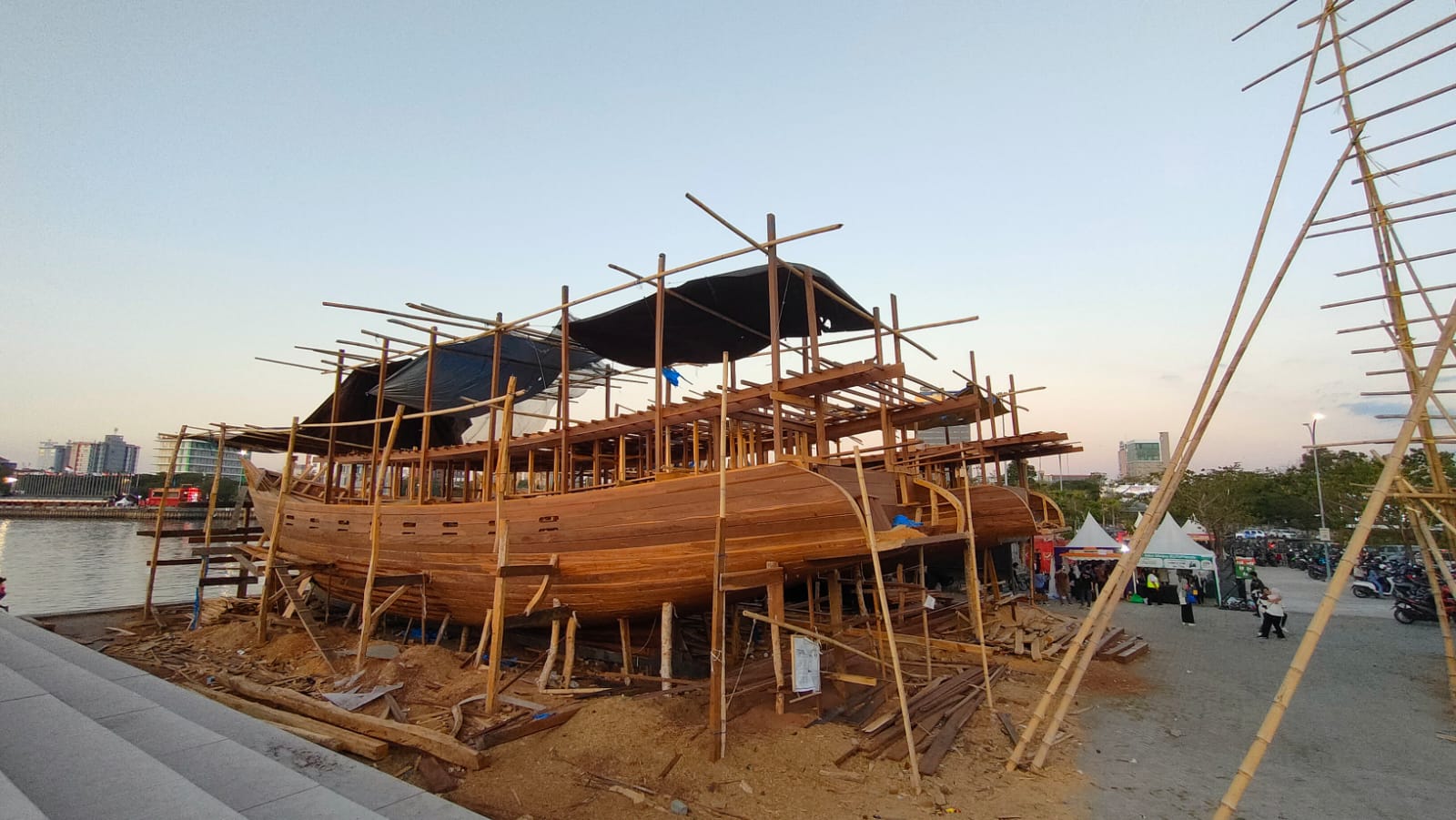 Dua Kapal Pinisi di CPI Makassar Bangga Pakai Produk Dalam Negeri