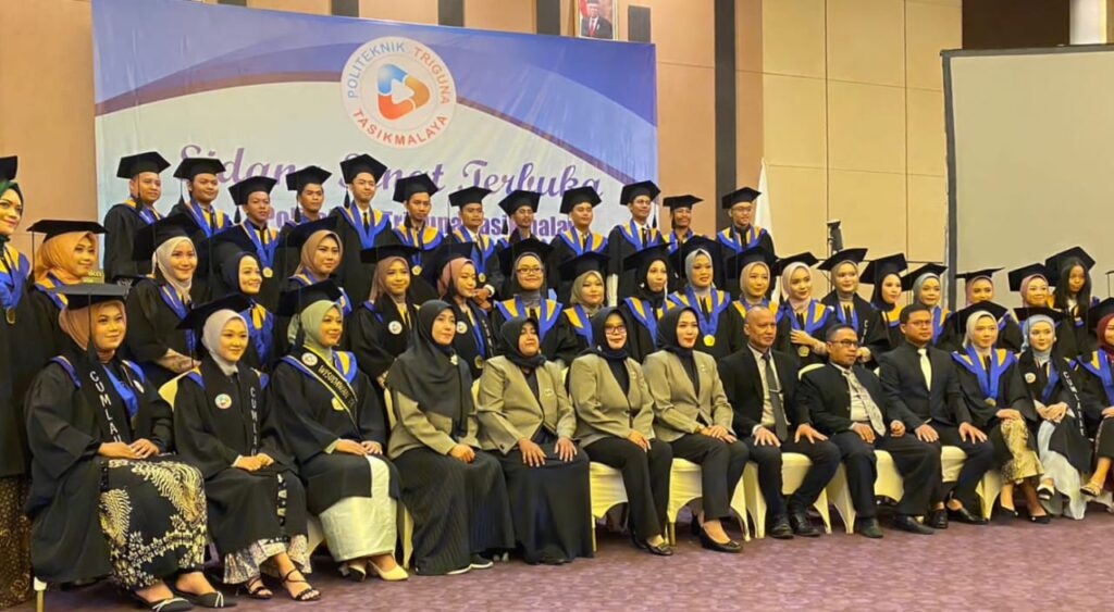 Wisuda ke-14 Politeknik Triguna Tasikmalaya, 116 Lulusan Siap Menapaki ...