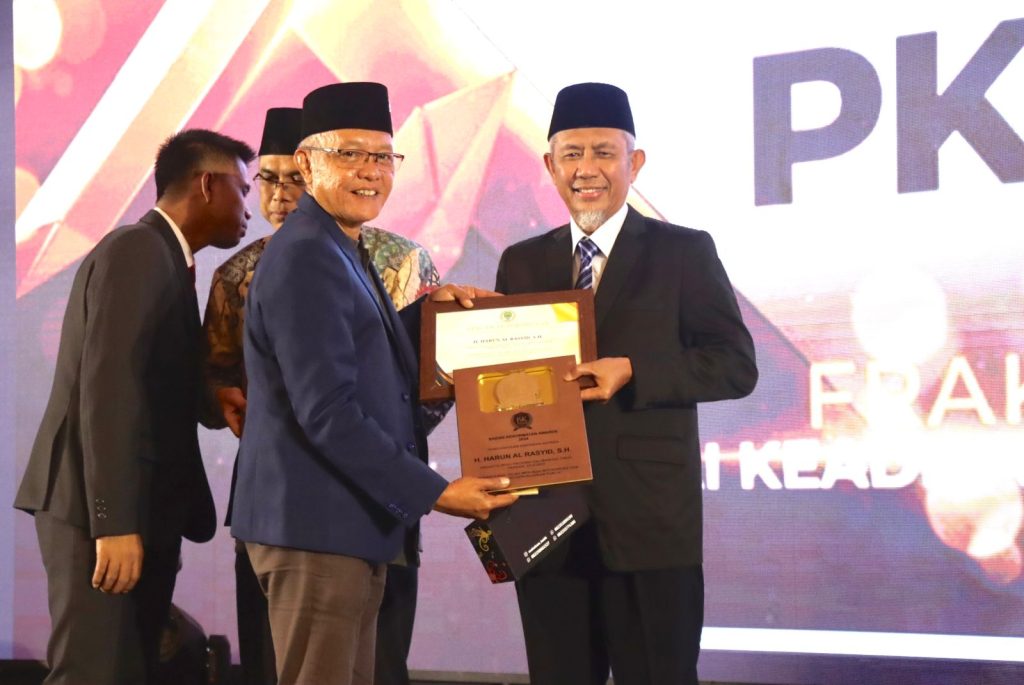 Harun Al Rasyid Terima BK Award 2024 di Acara Bergengsi Kaltim